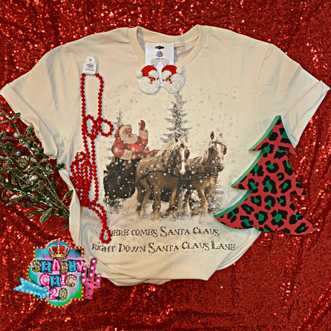Here Comes Santa Claus Tee – Shabby Chic Boutique and Tanning Salon